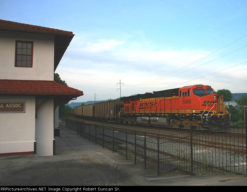 BNSF 5888